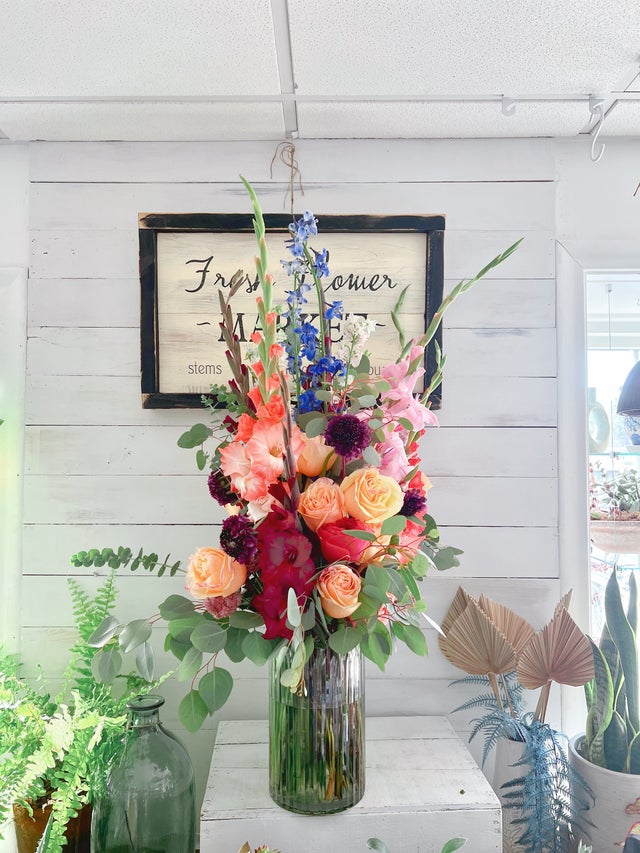 Suffield, CT florist delivery Fresh floral arrangements | Feather ...