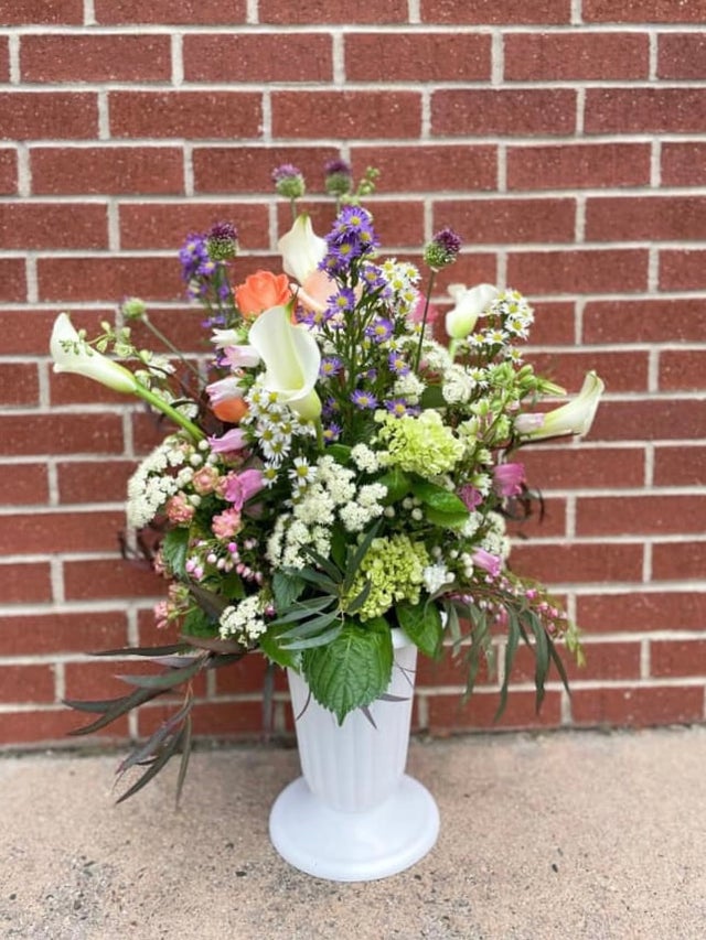 Suffield, CT florist delivery Fresh floral arrangements | Feather ...